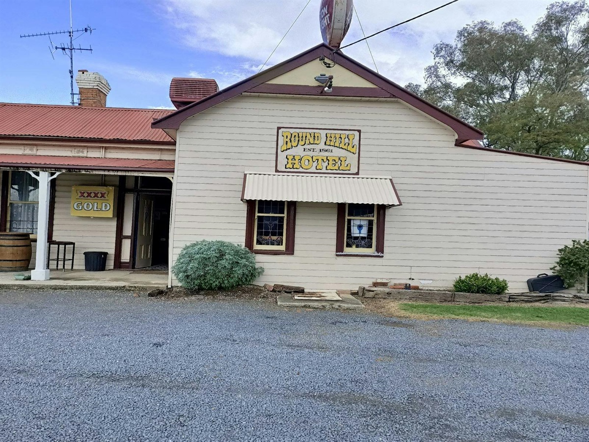 Morven Pub - Round Hill Hotel Visit Greater Hume
